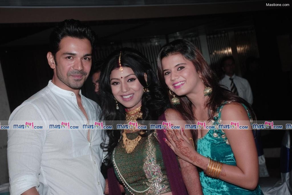 Gurmeet and Debina's wedding reception pictures - Hot PHOTOSHOOT ...